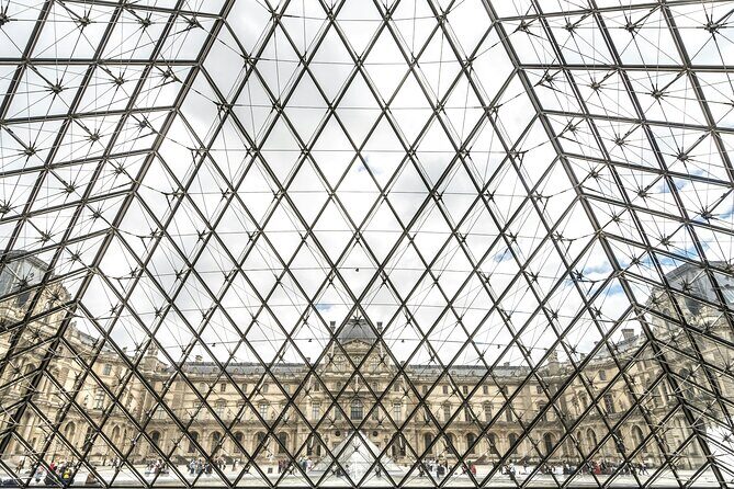 Paris: Louvre Museum Private Tour with Mona Lisa EN/FR/IT/ES/HI - The Sum Up