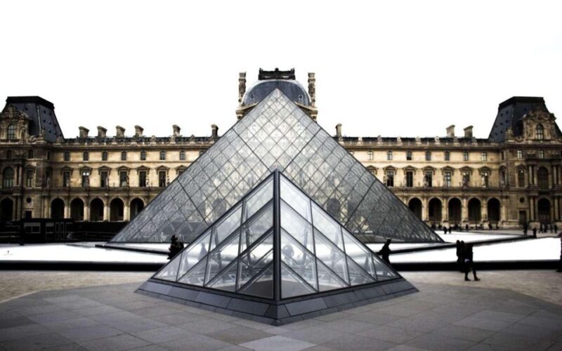Paris: Louvre Museum Ticket with Optional Hosted - Key Points