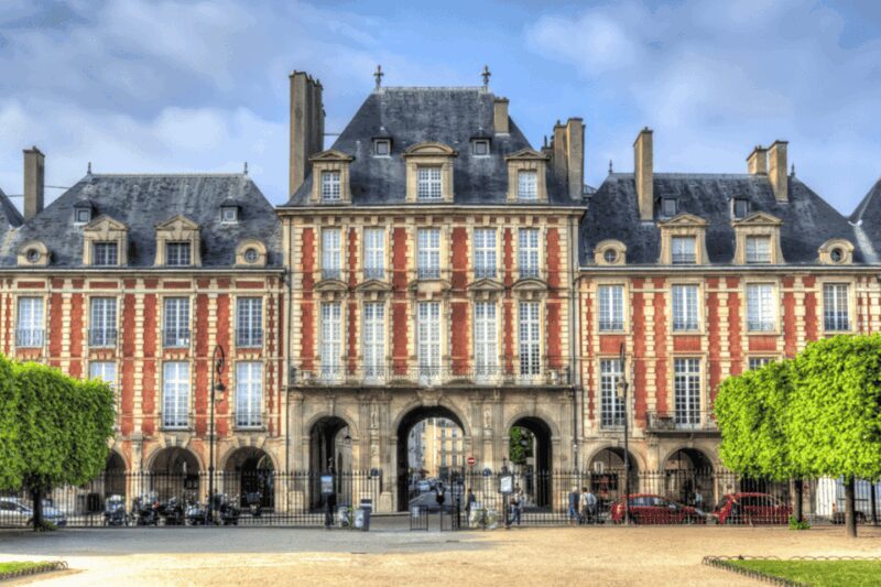 Paris: Marais District Walking Tour with a Local Guide - Key Points