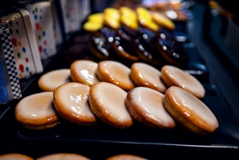 Paris: Montmartre Food Tasting Walking Tour with Secret Dish - Introduction