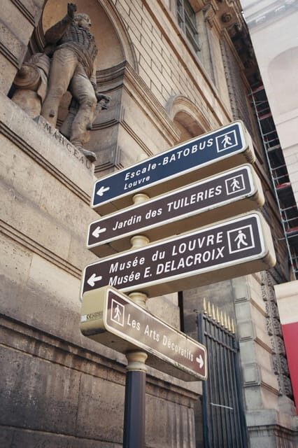 Paris: Montmartre Guided Tour at Night -Limited Tour Series - FAQ