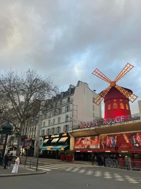 Paris: Montmartre Guided Walking Tour with Snack - Key Points