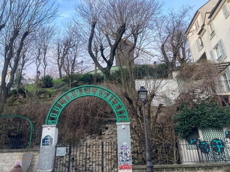 Paris: Montmartre Guided Walking Tour with Snack - Final Thoughts: Who Should Consider This Tour?
