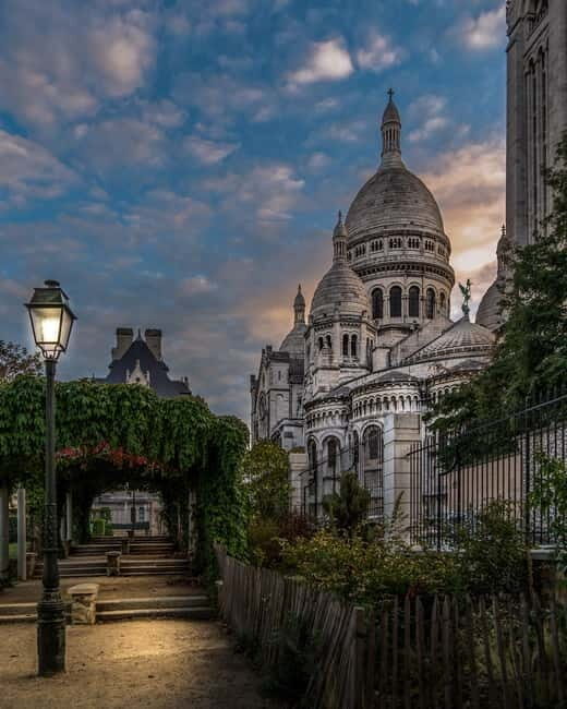 Paris: Montmartre Highlights Walking Tour with a Local Guide - Who Should Book This Tour?