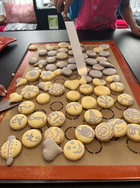 Paris: Montmartre Macaron Baking Workshop - The Atmosphere and Group Dynamics