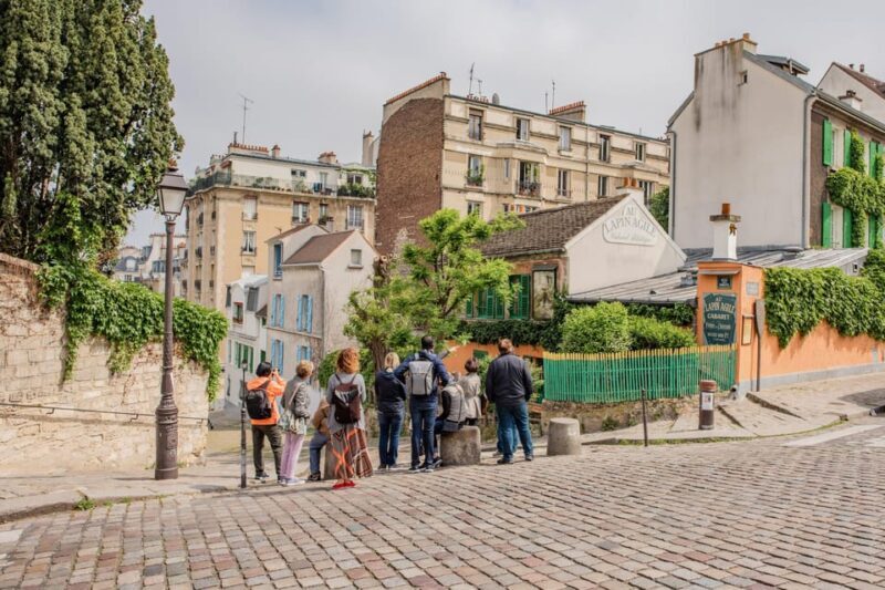Paris: Montmartre Walking Tour with Official Local Guide - Key Points