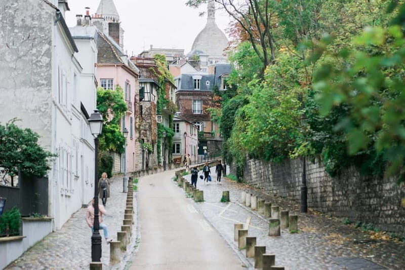 Paris: Montmartre Walking Tour with Parisian Drink Tasting - Discovering the Charm of Montmartre on Foot
