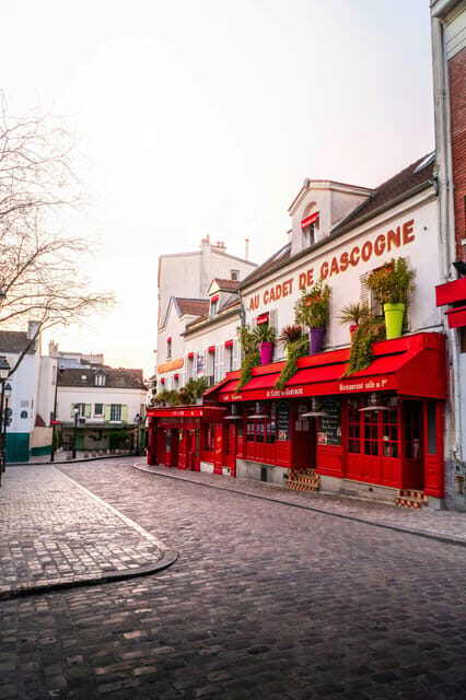 Paris: Montmartre Walking Tour with Sacré-Cur Basilica - The Vineyard and Historic Nightlife
