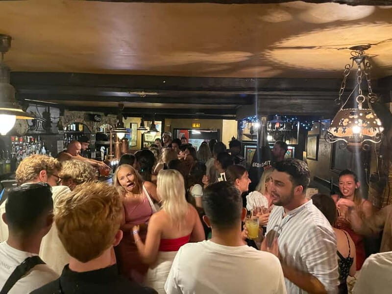 Paris Nightlife: International Pub Crawl, Free Shots & Games - The Pros and Cons of the Experience