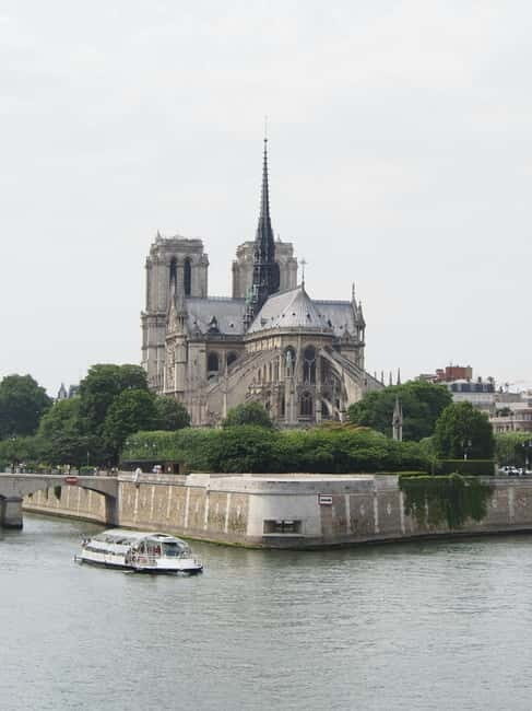 Paris: Notre Dame Exterior Guided Tour w/Skip The Line Entry - Key Points