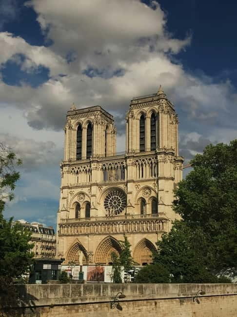 Paris: Notre Dame Exterior Guided Tour w/Skip The Line Entry - Why This Tour Works Well for Different Travelers