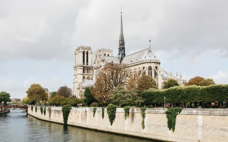 Paris: Notre Dame Exterior Guided Tour with a Small Group - Starting Point and Overall Structure