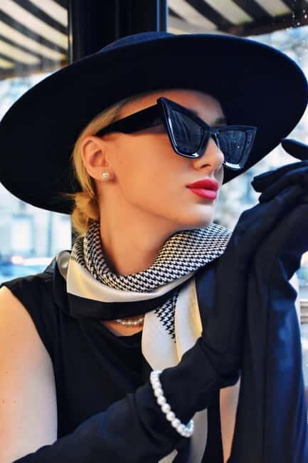 Paris: Old Money Photo Shoot with Outfits and Accessories - An Authentic Parisian Photo Experience