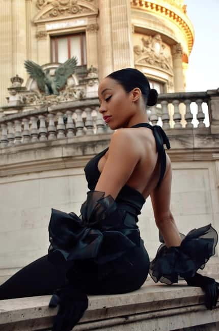 Paris: Old Money Photo Shoot with Outfits and Accessories - Practical Details and Considerations