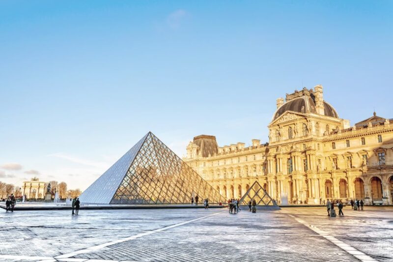 Paris Old Town Highlights Guided Walking Tour - Key Points