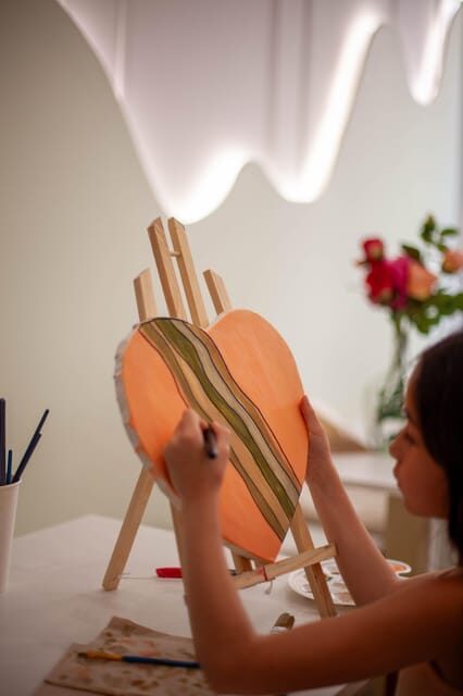 Paris : Painting experience in an art cafe - Why You Should Consider This Experience