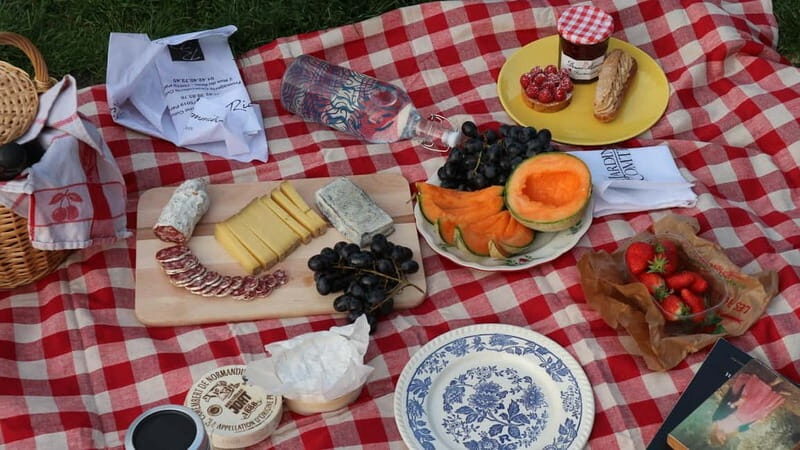 Paris: Parc Buttes-Chaumount Hidden Gems Picnic - What Makes the Picnic Special?
