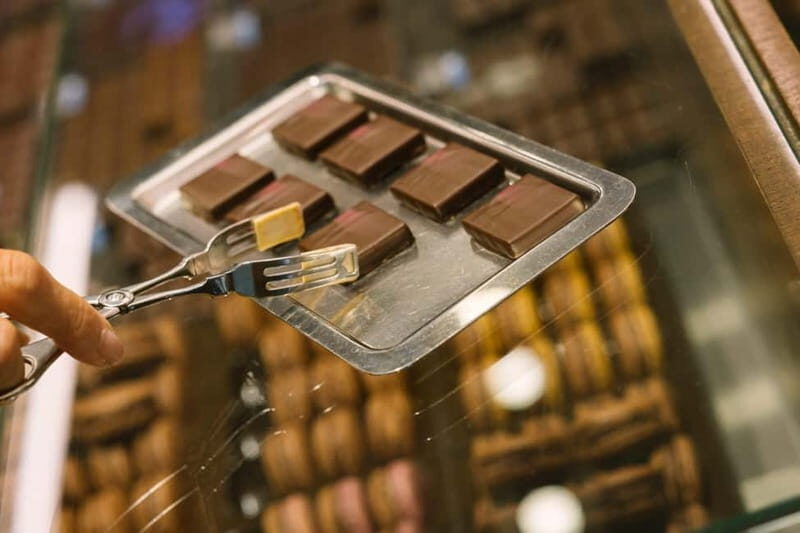 Paris: Pastry & Chocolate Walking Tour with Tastings - Why Choose This Paris Pastry & Chocolate Tour?