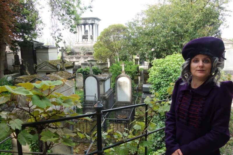 Paris: Père Lachaise Cemetery Guided by the Great Sibylle - The Atmosphere and Experience