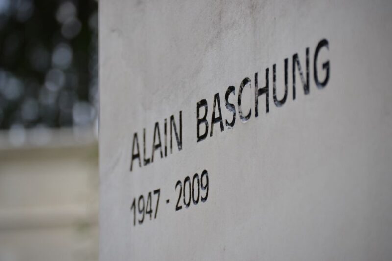 Paris: Pere Lachaise Cemetery Guided Tour in French - Who Should Consider This Tour?