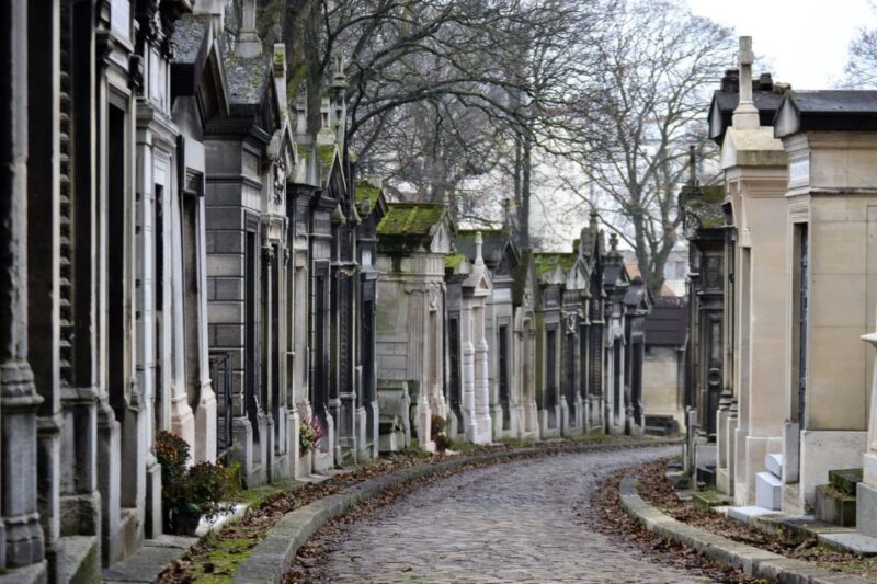 Paris: Pere Lachaise Cemetery Guided Tour - The Atmosphere: Walking Through History and Art