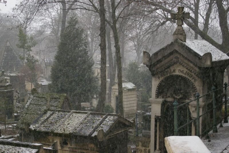 Paris: Père Lachaise Cemetery Walking Tour - Exploring Père Lachaise Cemetery: A Guide to Paris’ Most Famous Graves