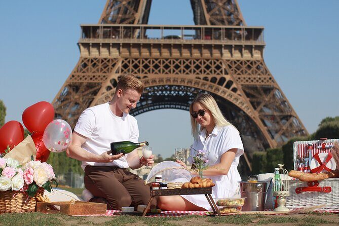 Paris Photo Shoot Session  Eiffel Tower Photographer - Key Points