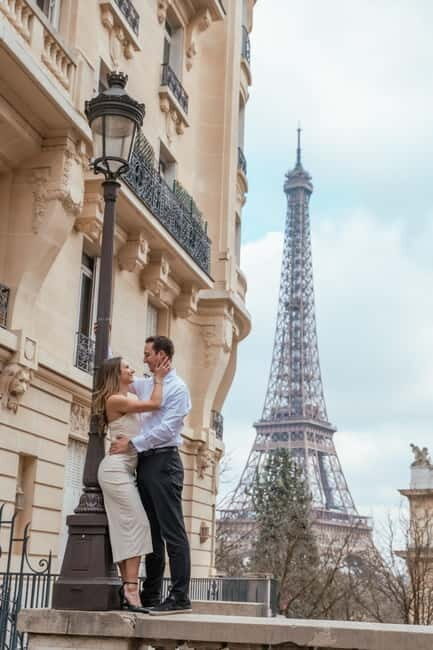 Paris photographer 1 hour near the Eiffel Tower or in Paris - The Itinerary and Locations: What to Expect in Your One Hour