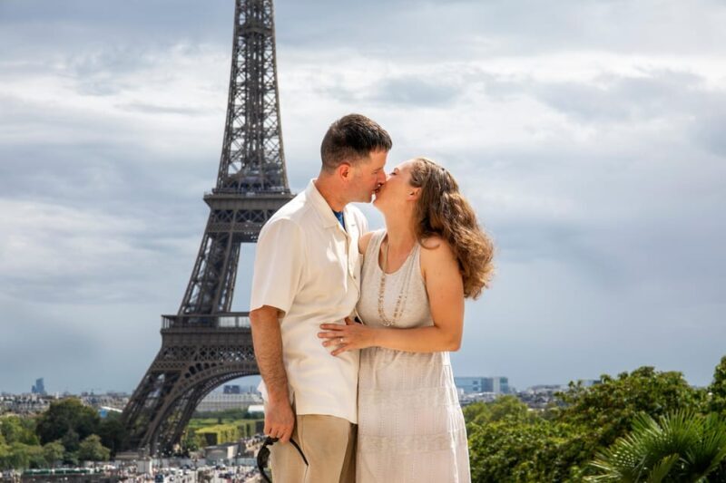Paris: Photoshoot Around Eiffel Tower with 55 Edited Photos - The Photographer’s Role