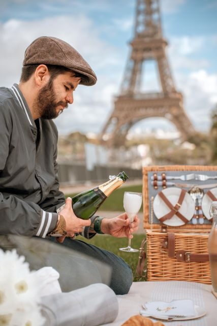 Paris: Picnic experience in front of the Eiffel Tower - A Taste of Paris: The Picnic Experience in Front of the Eiffel Tower
