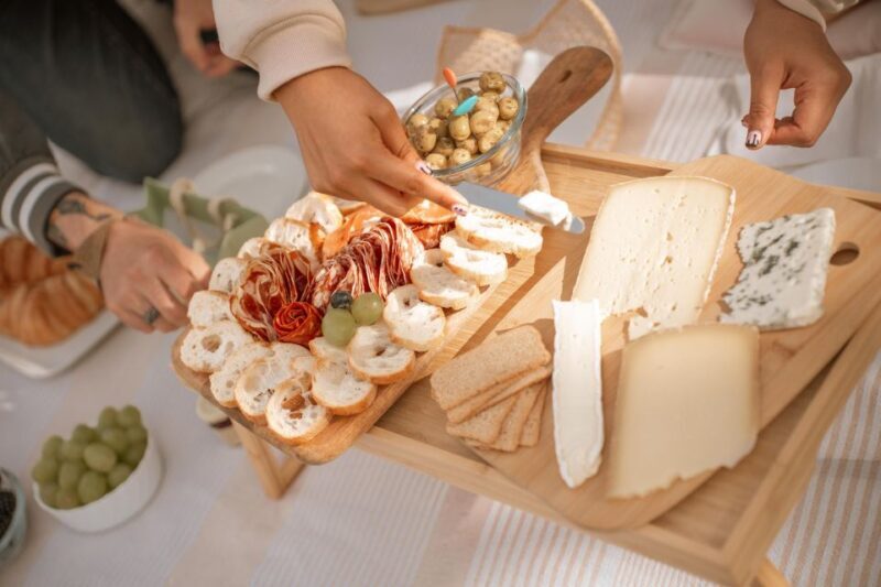 Paris: Picnic experience in front of the Eiffel Tower - Logistics and Practicalities