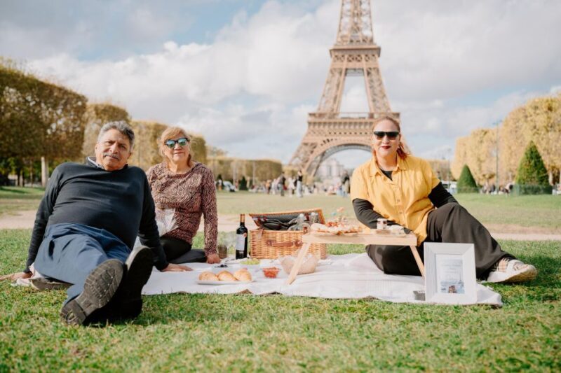 Paris: Picnic experience in front of the Eiffel Tower - Who Will Love This?