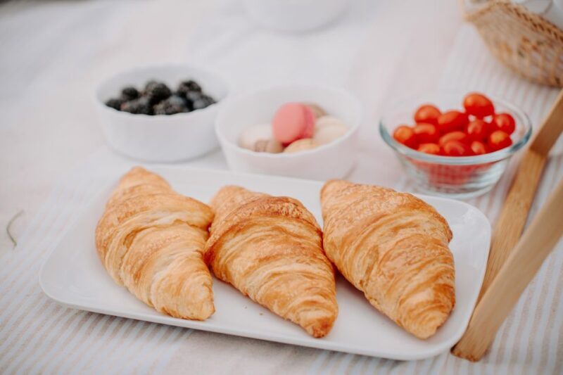 Paris: Picnic experience in front of the Eiffel Tower - FAQs
