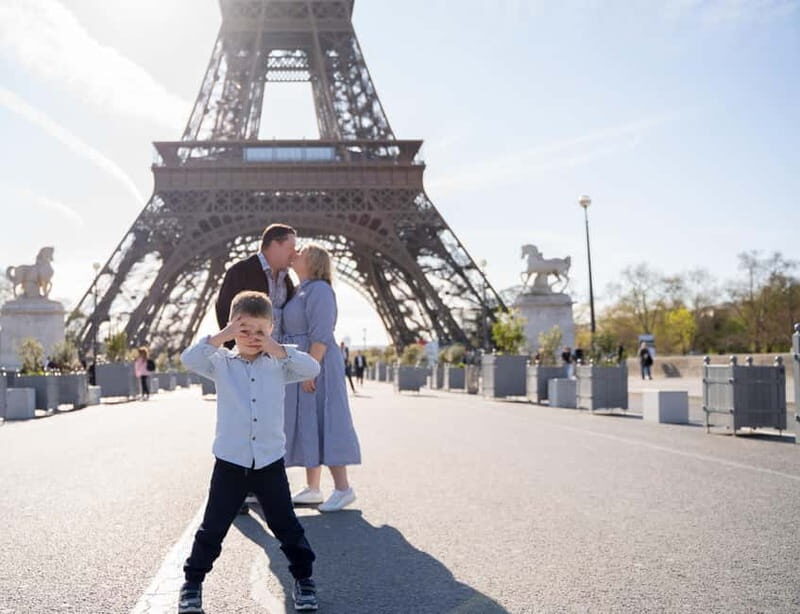 Paris: Premium Photoshoot with Iconic Eiffel Tower Views - Key Points