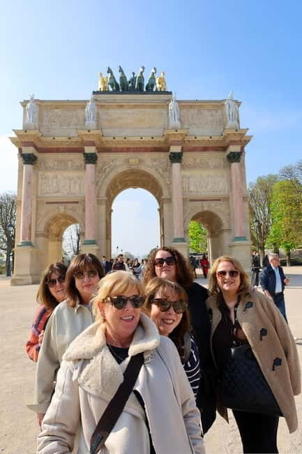 Paris: PRICE PER SEAT 6 hours tour in a van + Photoshoot - A Closer Look: What the Tour Includes and How It Works