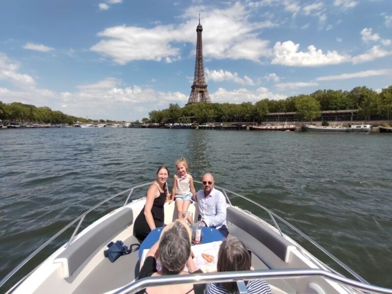 Paris private boat Seine River start near Eiffel Tower - The Itinerary Breakdown