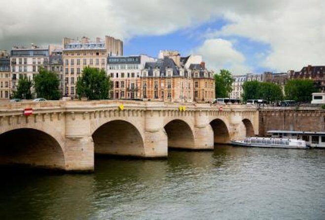 Paris Private Boat Tour with your own Captain Guide - Key Points