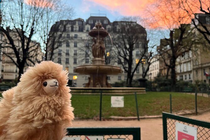 Paris Private Guided Walking Tour with Notre-Dame Outdoor - The Experience on the Ground