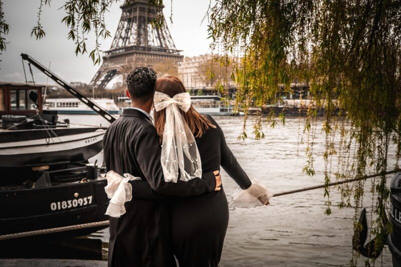 Paris: Private Photoshoot near any chosen Landmark - Key Points