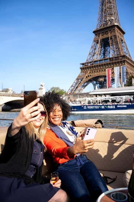 Paris: Private Small Boat Cruise with Rosé and Macarons - Key Points