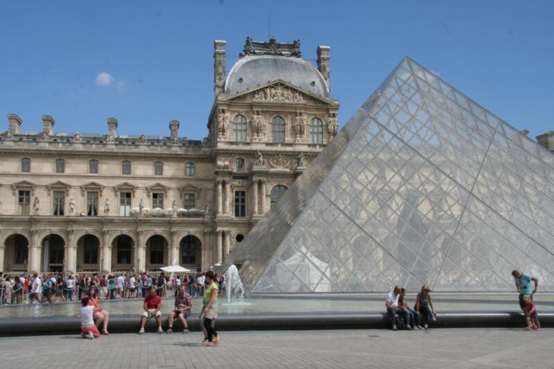 Paris: Private Tour with a Local Guide - Why This Tour Works Well for Different Travelers