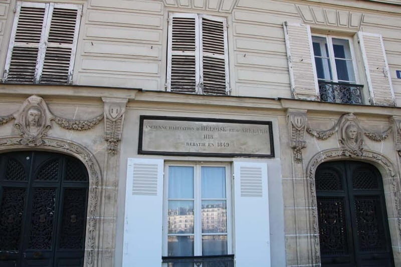 Paris: Private Walking Tour with Notre Dame Medal - The appeal and practicalities of this private tour