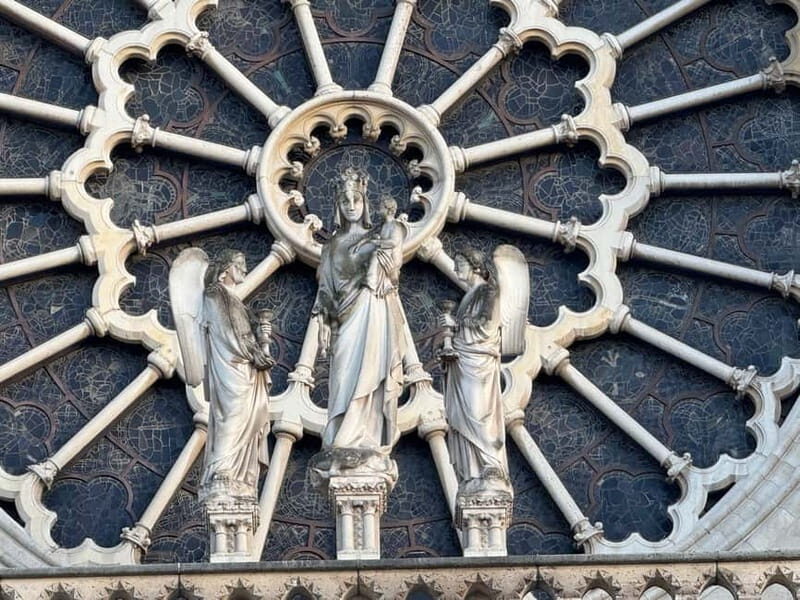 Paris: Private Walking Tour with Notre Dame Medal - What Travelers Say