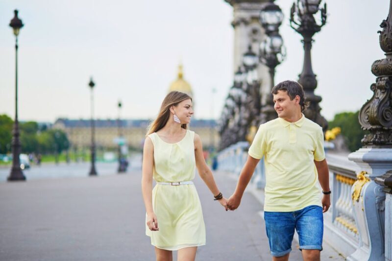 Paris: Professional photoshoot at Alexander III bridge - An In-Depth Look at the Experience