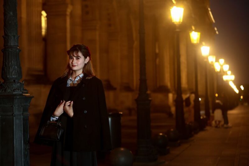 Paris: Professional Photoshoot with 300+ Photos + 1 present - Key Points