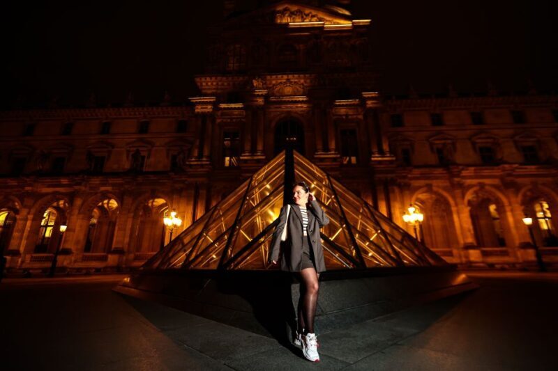 Paris: Professional Photoshoot with 300+ Photos + 1 present - Pricing and Value