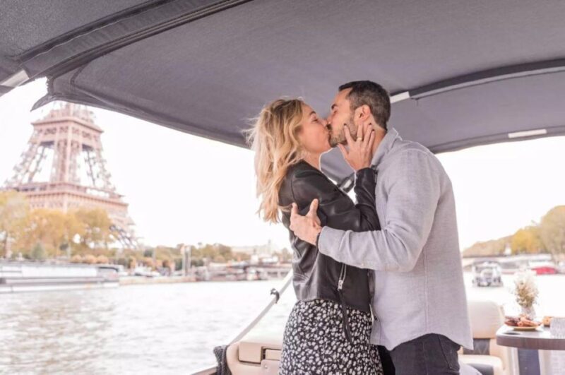Paris Proposal / Private River Cruise + Photographer 1h - The Practicalities: How It Works