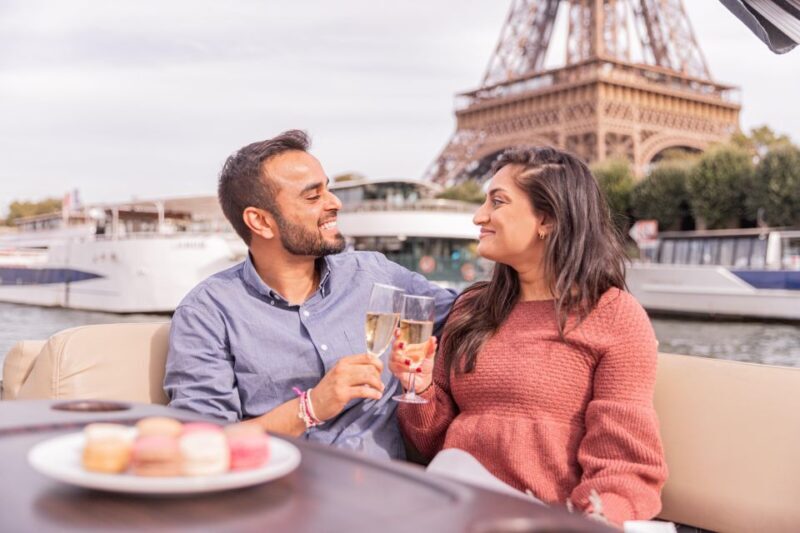 Paris Proposal / Private River Cruise + Photographer 1h - FAQs