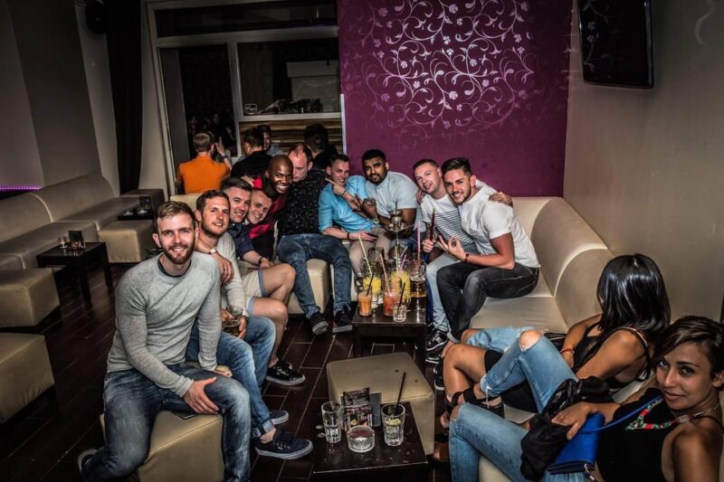 Paris: Pub Crawl with Shots and Nightclub Entry - What Makes This Tour Stand Out?