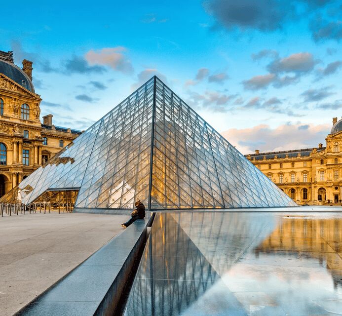 Paris : Rivercruise and Louvre guided tour SEMI PRIVATE - Seine River Cruise — The First Leg